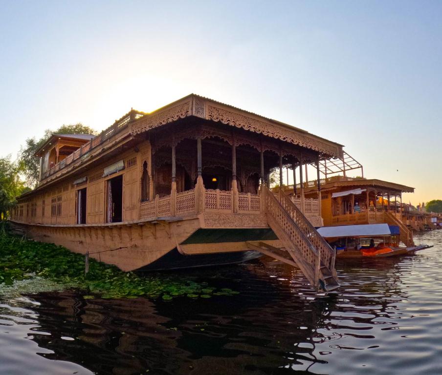 Sheri-Kashmir Houseboats, Srinagar – Updated 2023 Prices