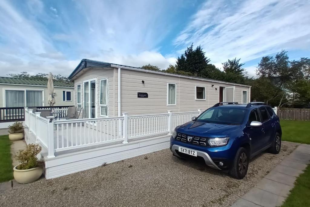 Binka - Luxury 40 x 14ft Lodge, Tain – Updated 2023 Prices