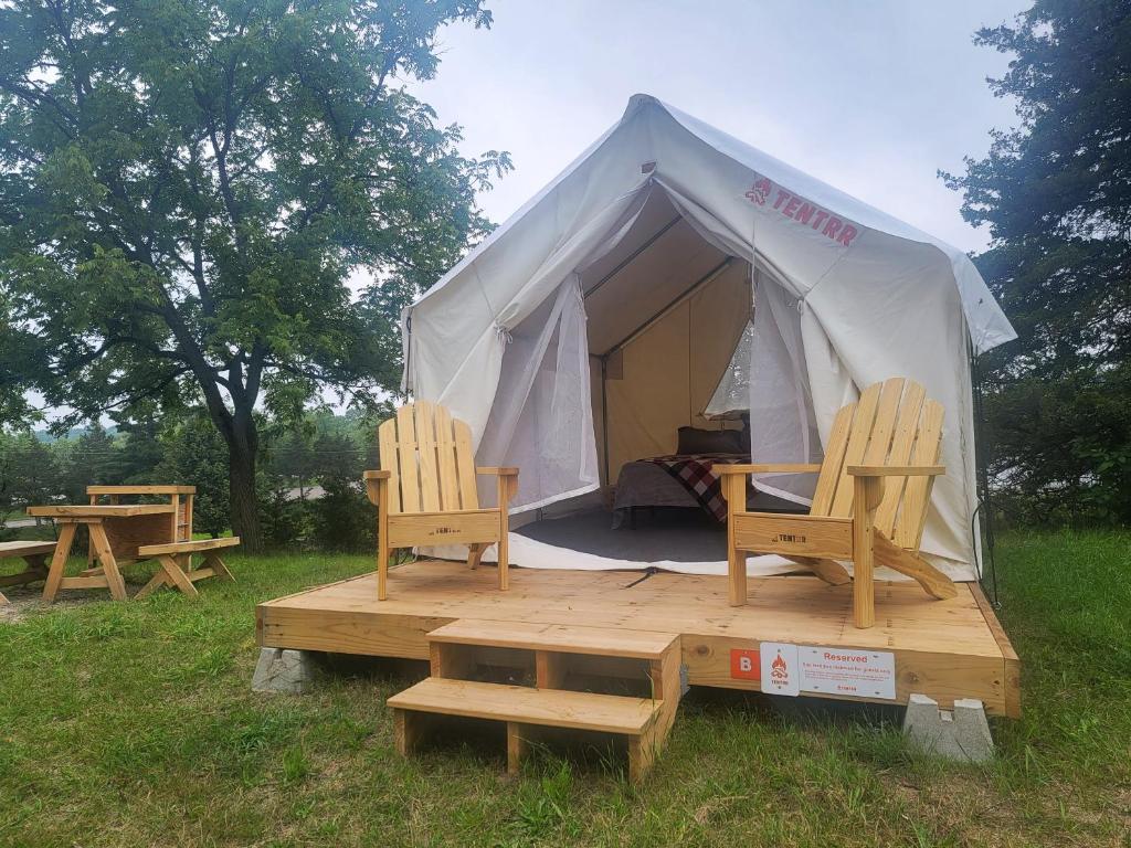Tentrr Signature Site - Lakeview Lodge - B, Wixom (updated prices 2025)