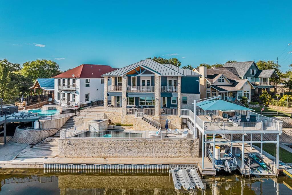 New Big Blue in LBJ Waterfront with a Private Pool, Kingsland (updated ...