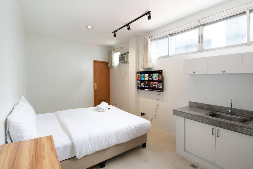 JP Santiago Studio Makati J301, Manila (updated prices 2025)