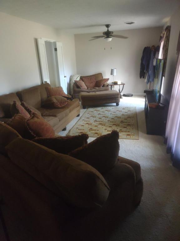 Laredo ct, Montgomery (updated prices 2025)