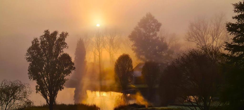 Lake Naverone Holiday Cottages, Drakensberg Garden (updated prices 2025)