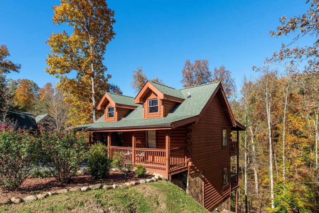 Peaceful, 2 bd 2ba, pool table, gas fire pit, 12 miles to Dollywood ...