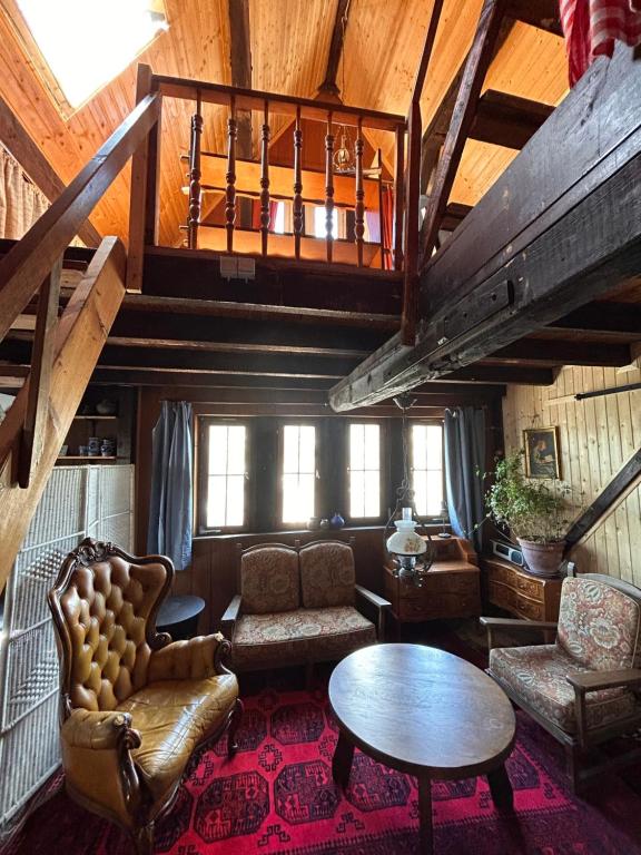 Rustikale alte Fachwerk Burg in Winden bei Nassau, Winden ...