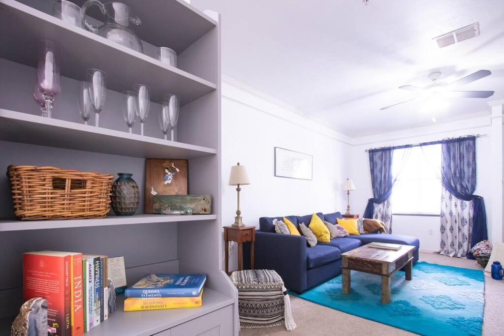 Modern Boho Condo with a Royal Touch -KING BED, Gainesville (updated ...