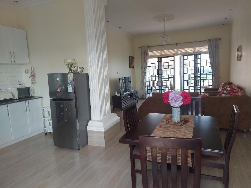 Cozy 2-bed Apartment in Akright City Bwebajja, Namulanda (aktualisierte ...