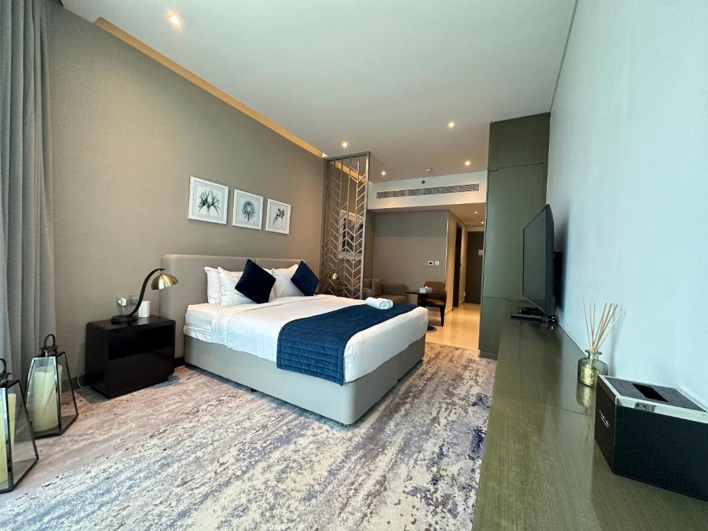 Business Bay Modern studio with a Canal view at DAMAC Maison Prive 1616 ...