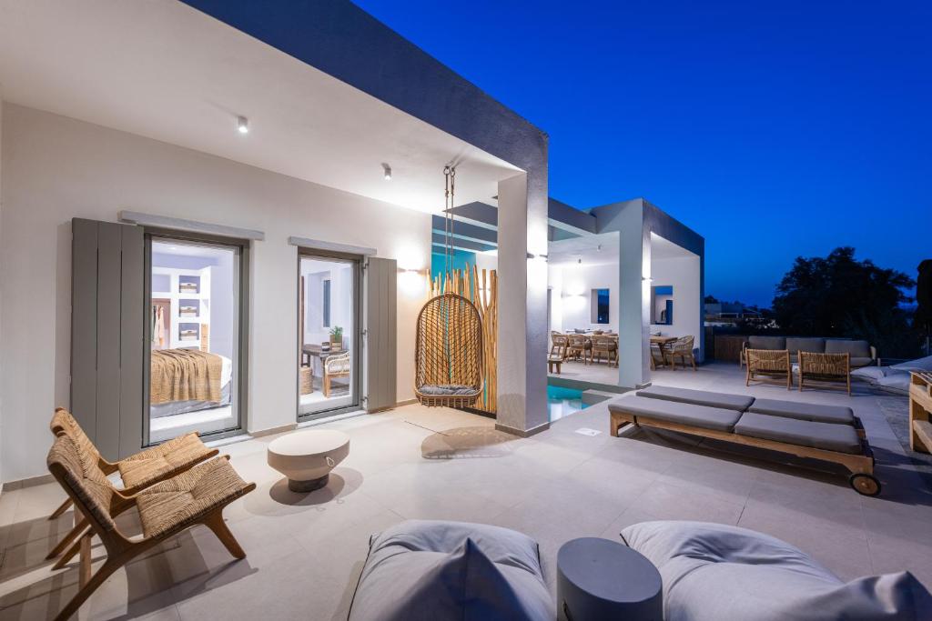 Moca seafront villa, Molos Parou – Updated 2023 Prices