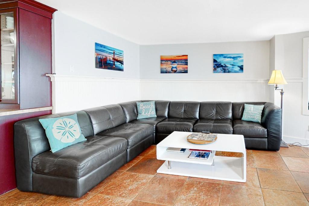 Berni's Ocean View Castle - Home Sweet Homestead, Oceanside (updated ...