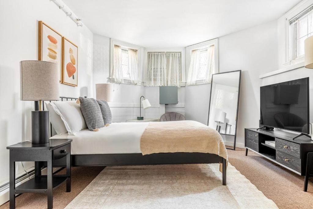 Back Bay Studio steps from Newbury T BOS-557, Boston (updated prices 2025)