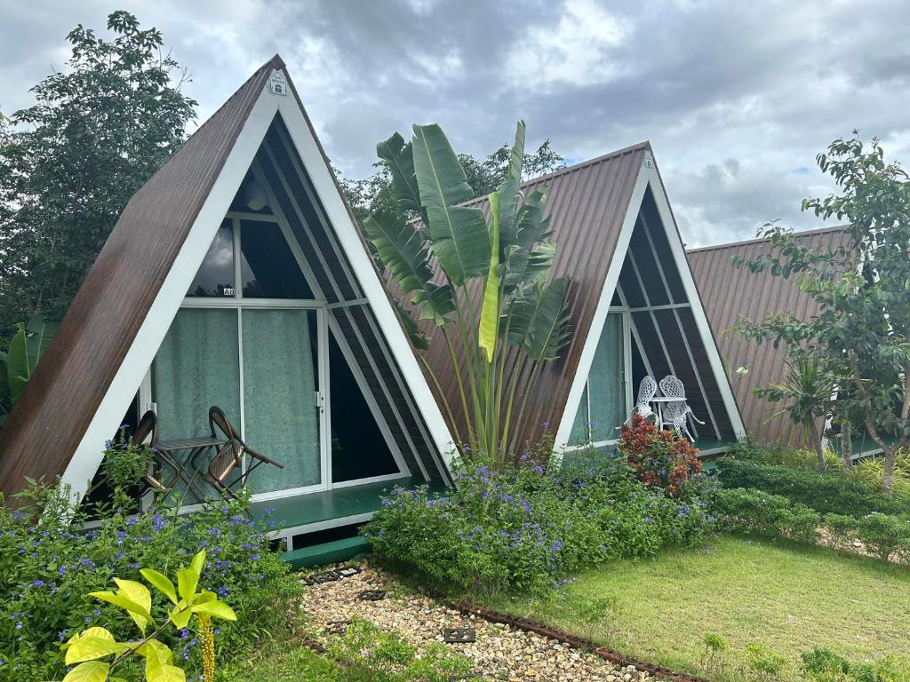 99 Camp and Cafe, Khao Sok National Park (updated prices 2025)