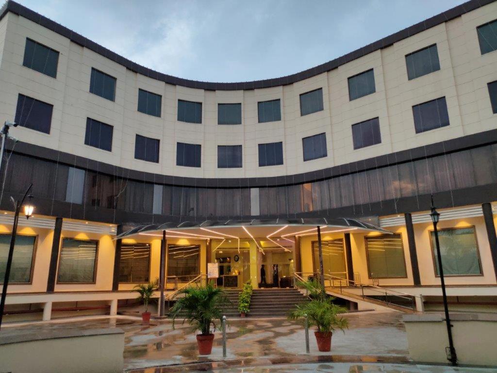 Chinmay Hotel & Resort, Lucknow (updated prices 2025)
