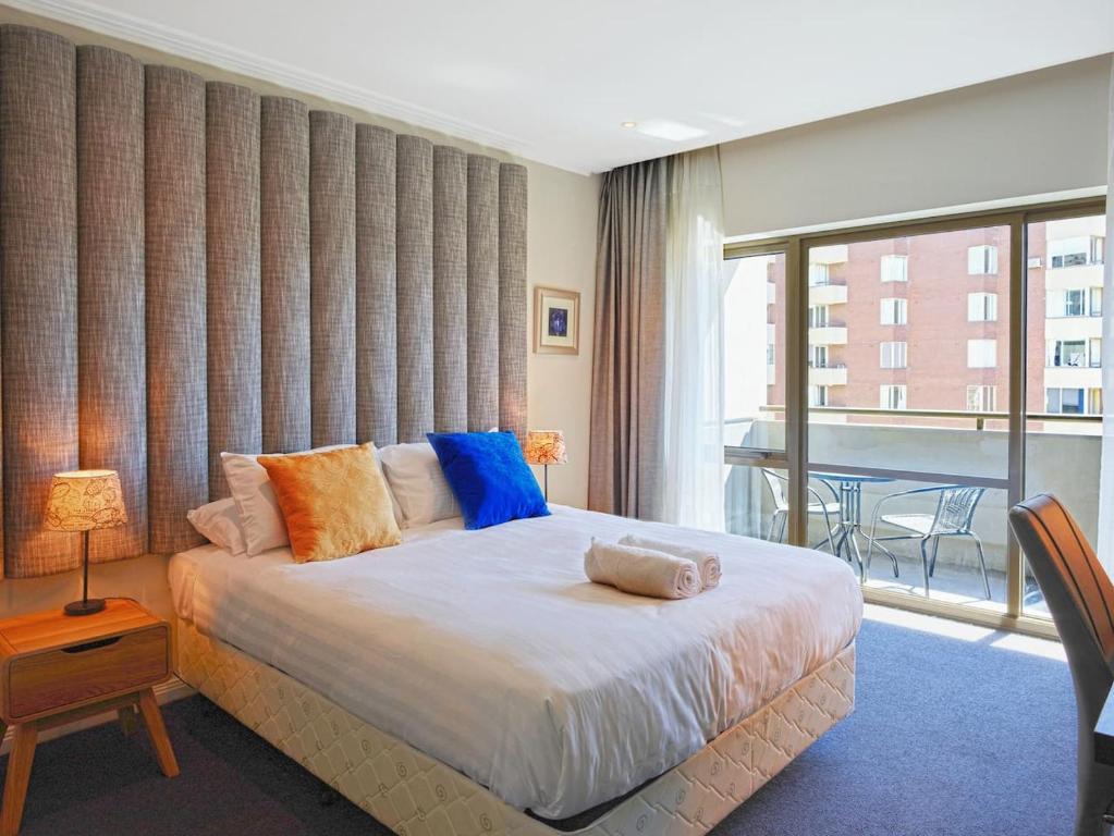 Metropolis Queen Studio with Indoor Pool Balcony, Melbourne (updated ...