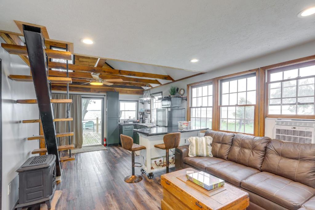 Vickery Cottage on Sandusky Bay with Fire Pit!, Port Clinton (updated ...