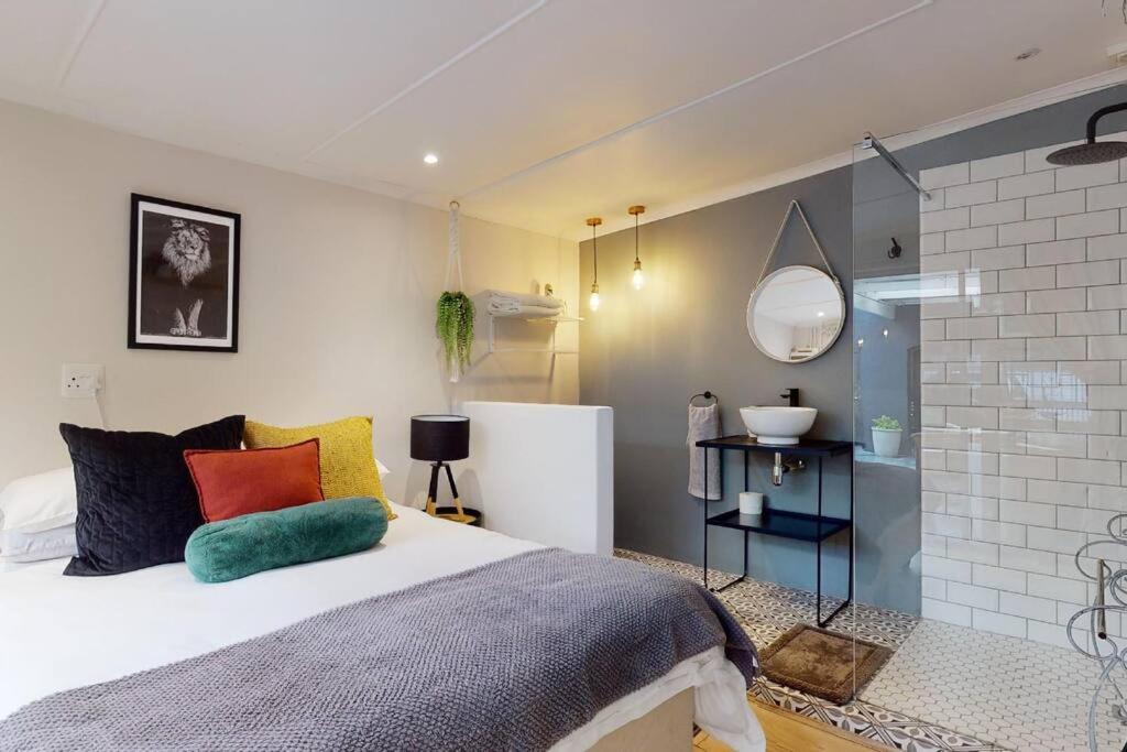 Sixty-Five: Stylish guest suite, Walmer (updated prices 2026)
