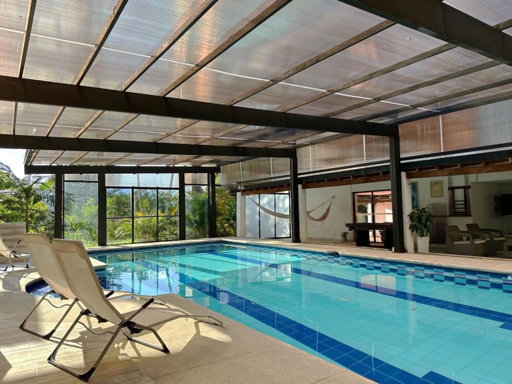 Espectacular casa independiente con piscina ( jacuzzi, turco, bbq y ...