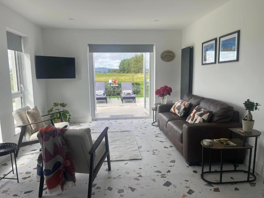 Magilligan - Cottage - Sleeps 6 - Parking - Garden, Aghanloo (updated ...