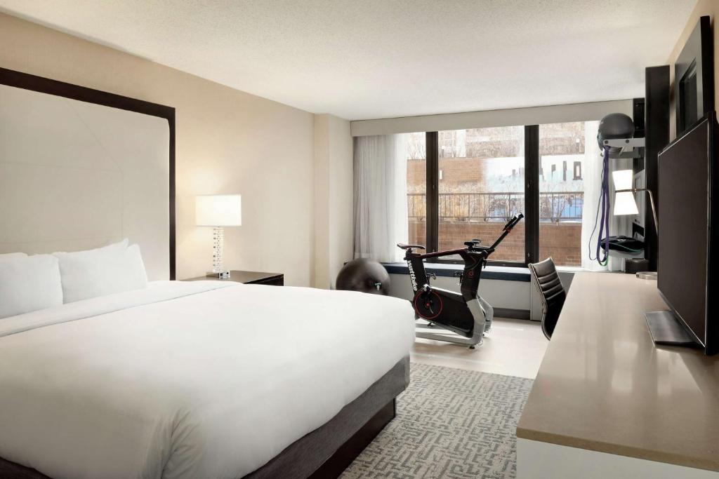DoubleTree by Hilton Chicago Magnificent Mile, Chicago (updated prices ...