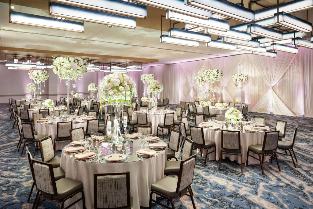 DoubleTree by Hilton Chicago Magnificent Mile, Chicago (updated prices ...