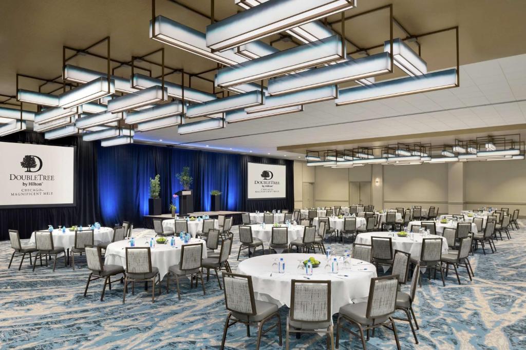 DoubleTree by Hilton Chicago Magnificent Mile, Chicago (updated prices ...