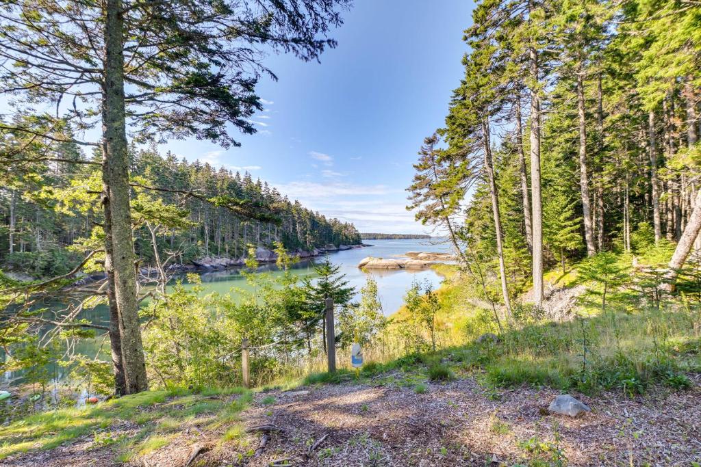 Waterfront Deer Isle Retreat with Fire Pit!, Deer Isle (updated prices ...