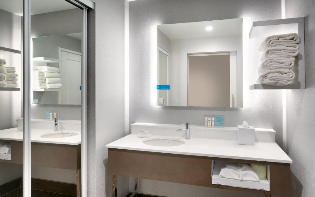 Hampton Inn & Suites Anaheim Resort Convention Center, Anaheim (updated ...