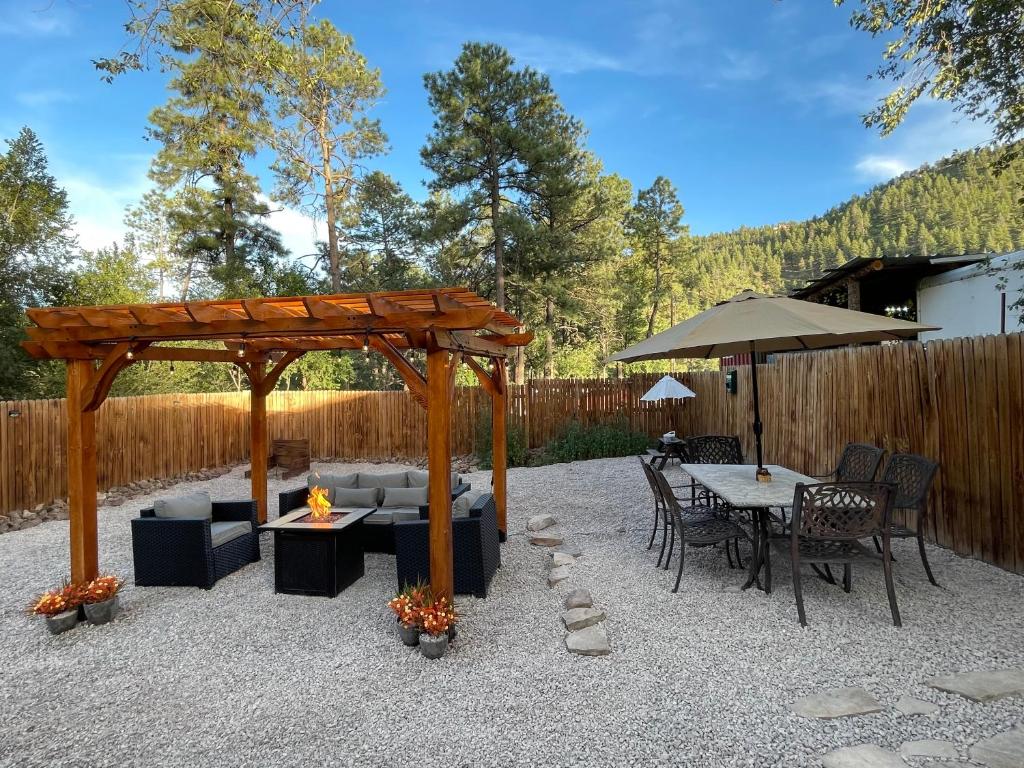 Woodland Bear Cabin with Hot Tub, family friendly!, Ruidoso (updated ...