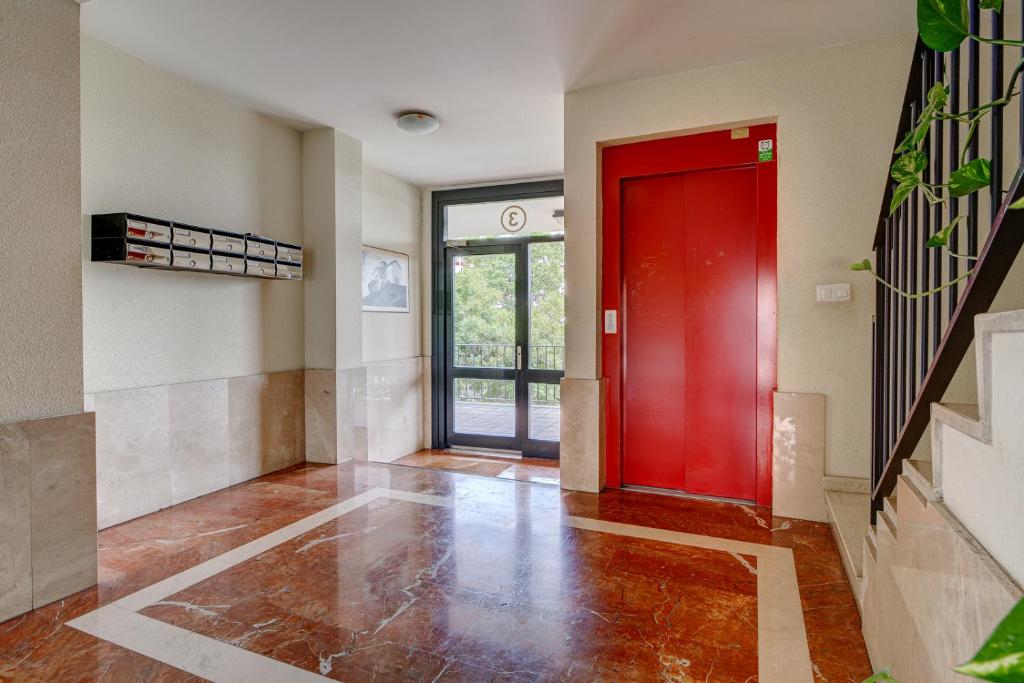 Luminoso ático con terraza, Irún, Parking, 4Pax, Irún (updated prices 2025)