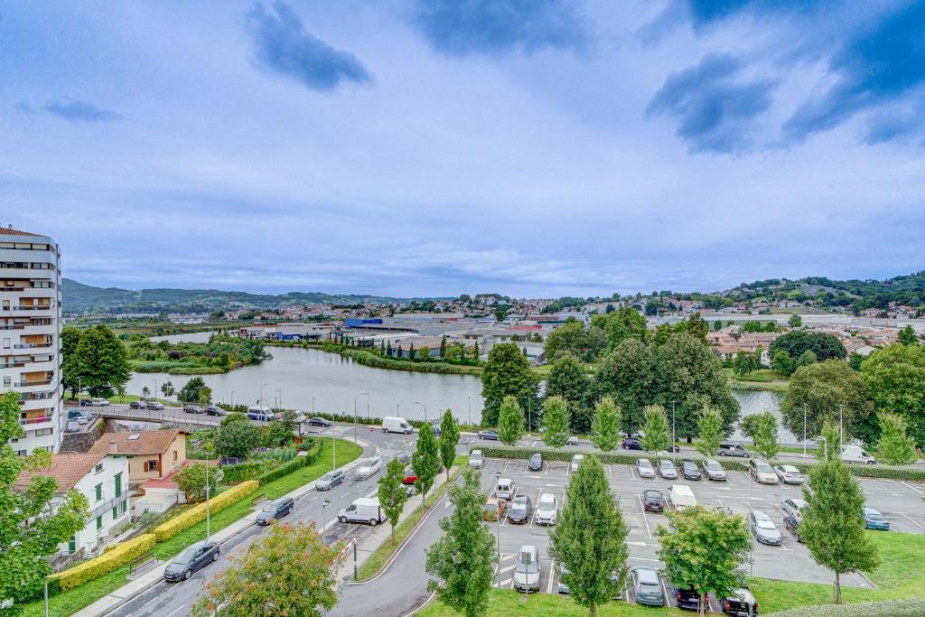 Luminoso ático con terraza, Irún, Parking, 4Pax, Irún (updated prices 2025)