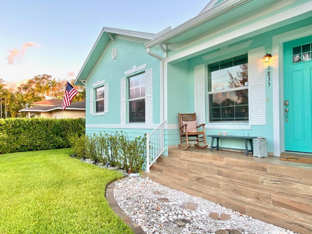 Coastal Cottage at Naples Bay, Botanical Garden and Pickleball, Naples ...