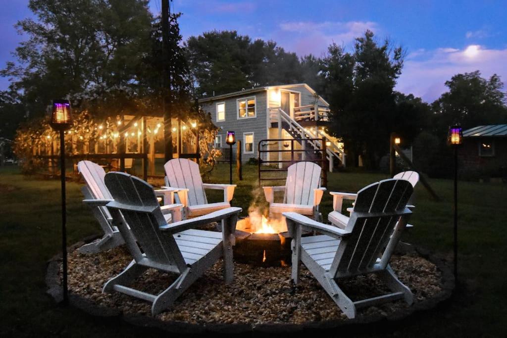 Hot Tub - Fire Pit - Fast Wi-Fi - Pet Friendly - Wine Country Escape ...