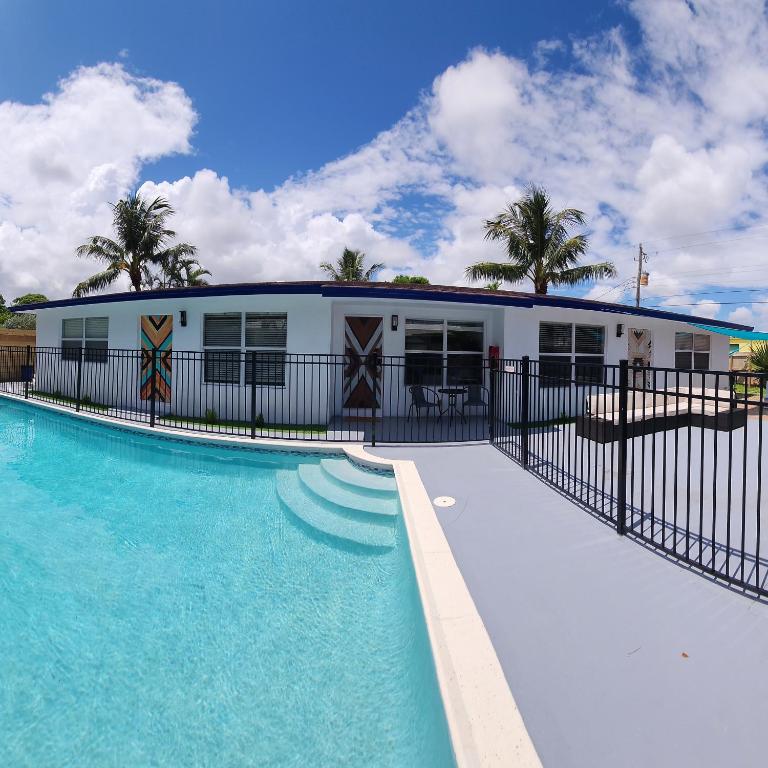 Equipped House W Pool & Patios, Near the Beaches, Prime Location- Ideal ...