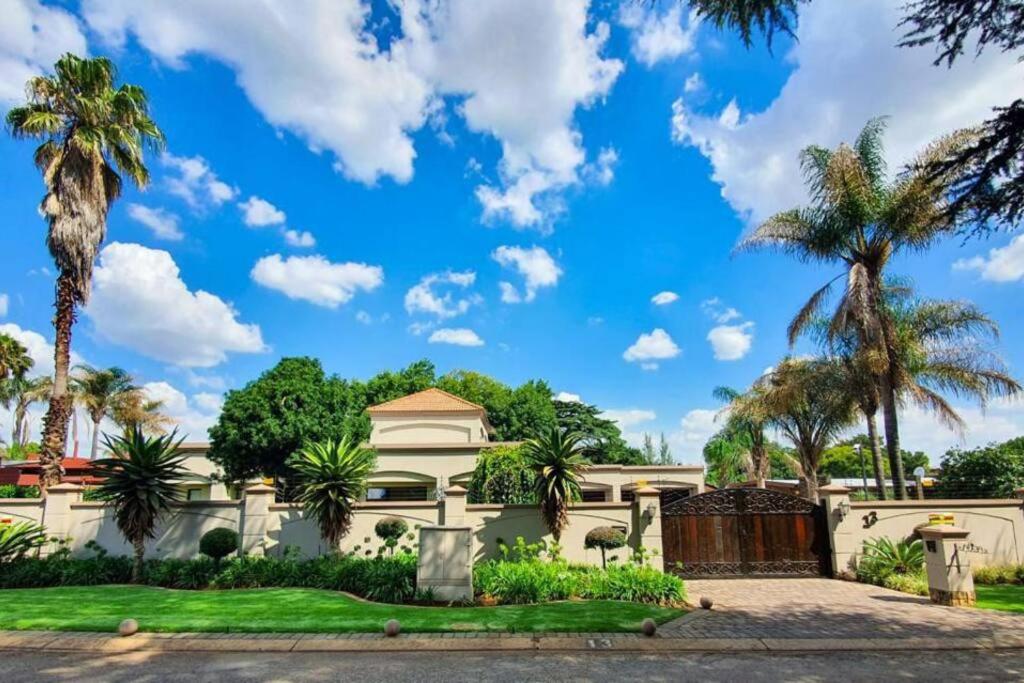 OR Tambo Airport Mansion ,Self Catering Holiday Home, Boksburg (updated ...