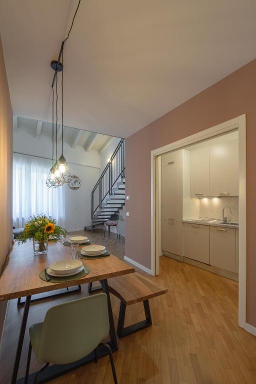 Parma Center Duplex Elegant Apartment with Netflix, Parma ...