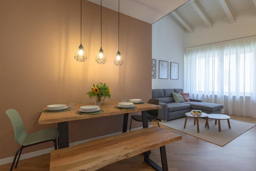 Parma Center Duplex Elegant Apartment with Netflix, Parma ...