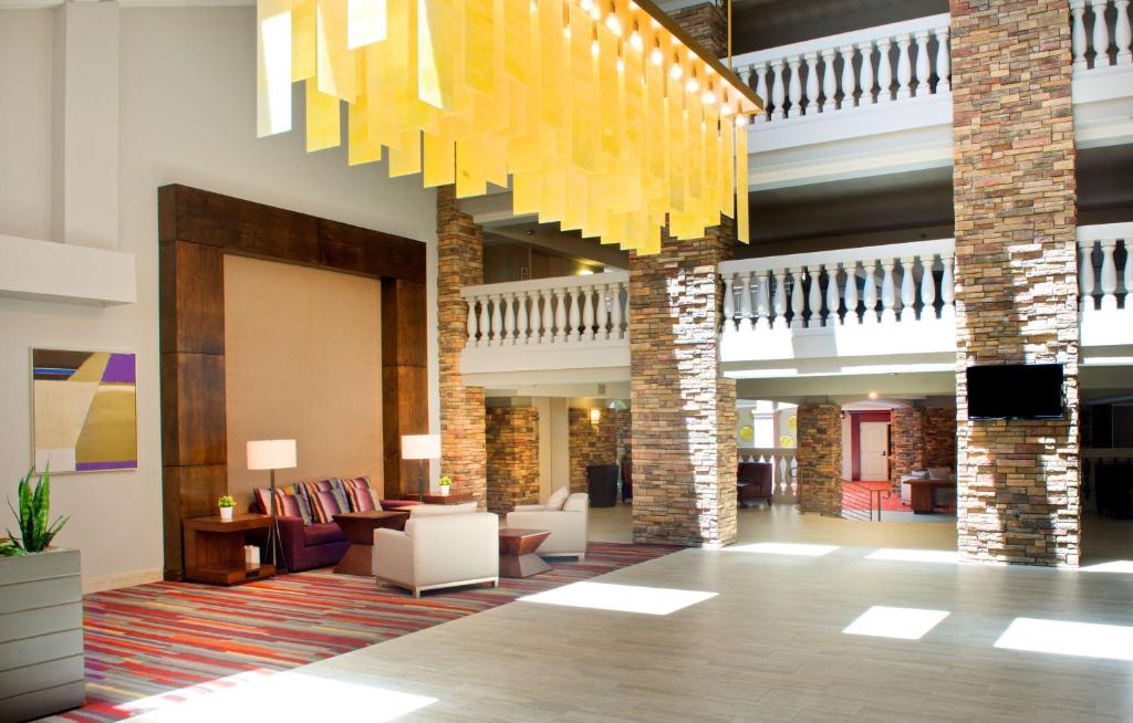 Embassy Suites by Hilton Colorado Springs, Colorado Springs (updated ...