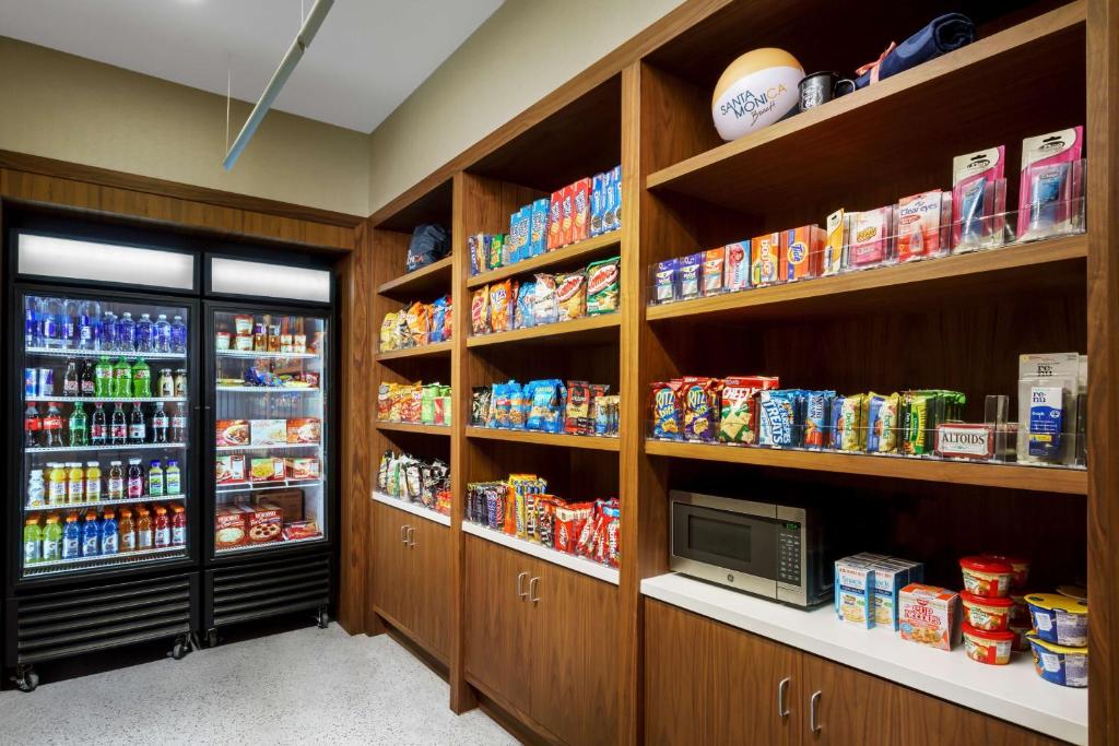 Hampton Inn & Suites Santa Monica, Los Angeles (updated prices 2025)