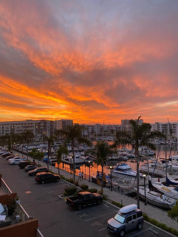 None, Los Ángeles (precios actualizados 2024)