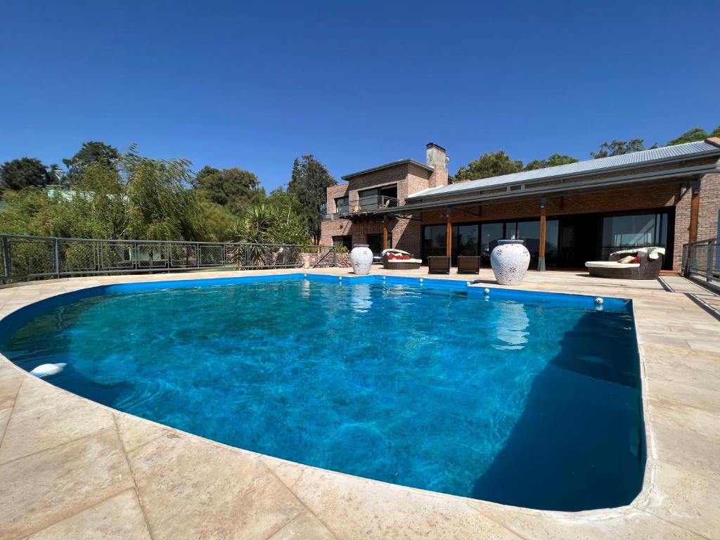 Hermosa casona con vista al lago, Ullún (aktualisierte Preise für 2024)