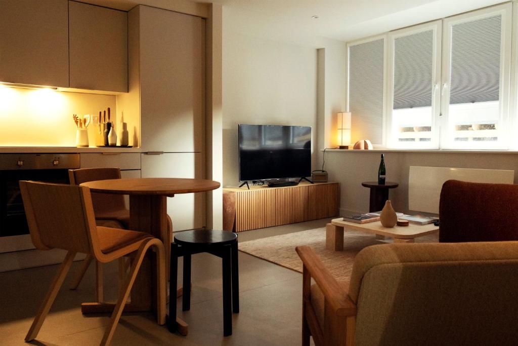 LIVINGWAY Roco, Liverpool (updated prices 2025)