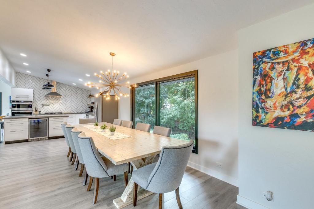 Riverfront Appleton Home with Pool and Boat Dock!, Appleton (updated ...