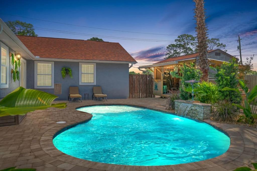 Skull Island 2 Pool Homes Close to Beach with Beach Gear and AMAZING ...
