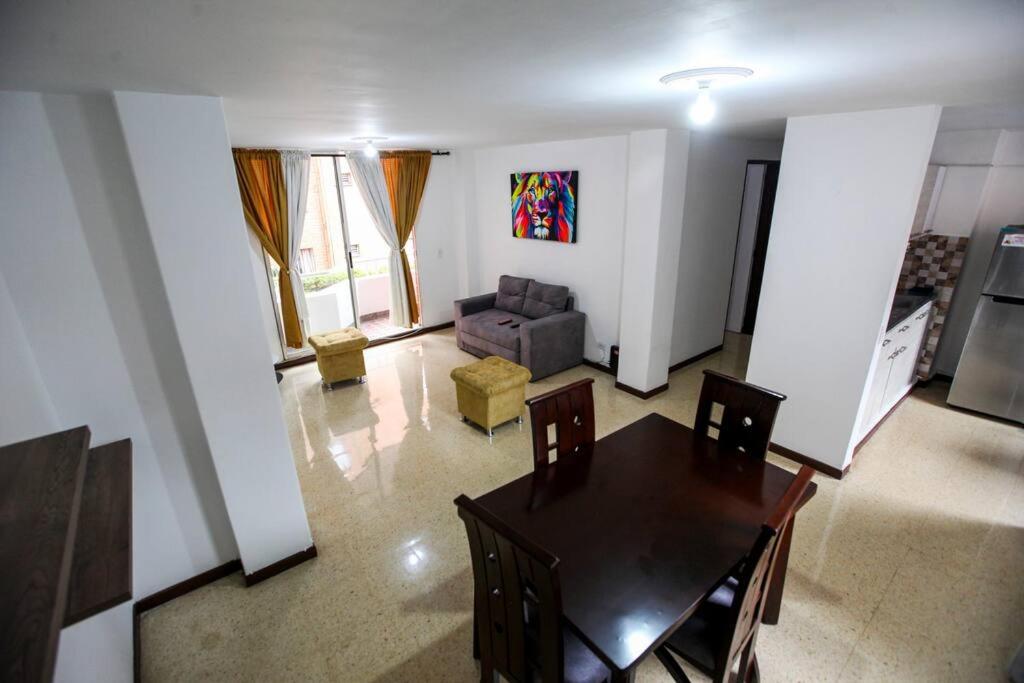 Espacioso y cómodo Hogar., Medellín (updated prices 2025)