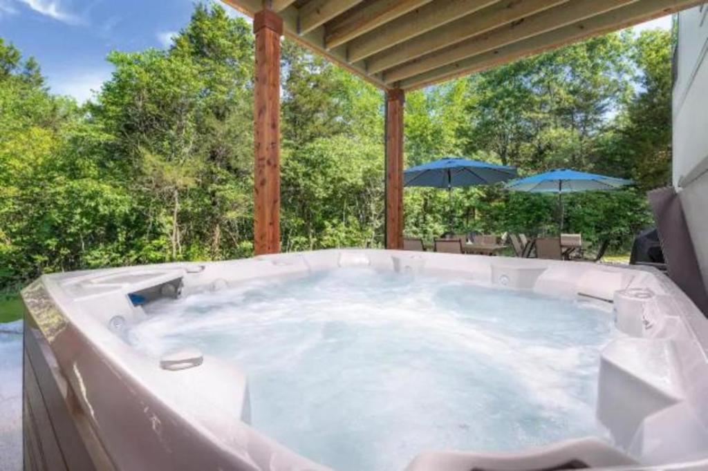 SPACIOUS FAM HOME in Branson Canyon - 8 Bed 6 Bath, Hollister – Updated ...