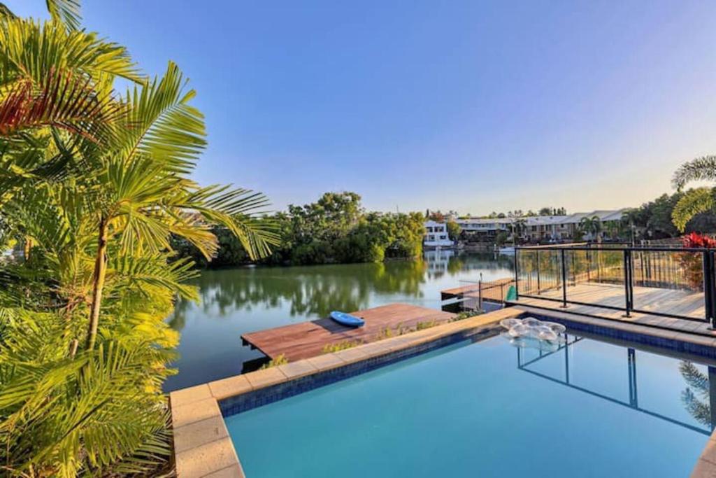 Beautiful Bayview - King Beds, Pool Water Frontage, Stuart Park ...