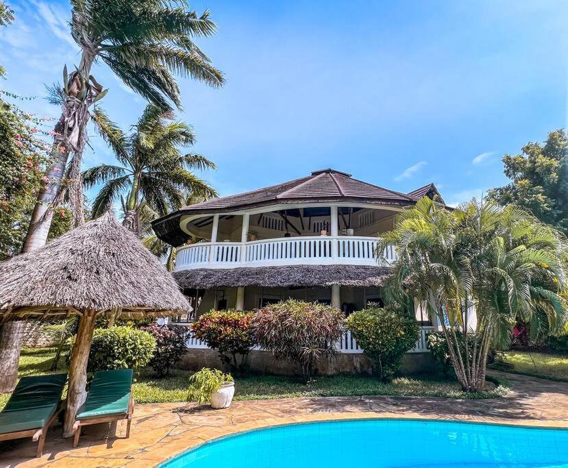 House in Diani Beach with pool, Galu (updated prices 2024)