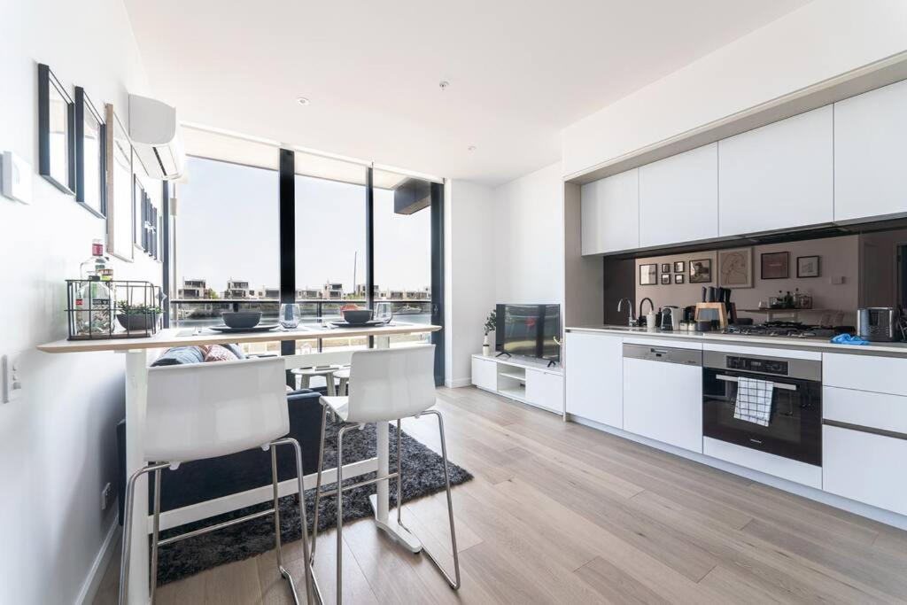 Waterfront apt Mel's Collins Street FREE PARKING#CWG, Melbourne ...