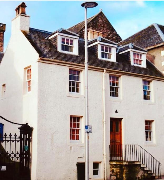 Jacobite's Retreat, 17th century cottage in the heart of Inverness ...