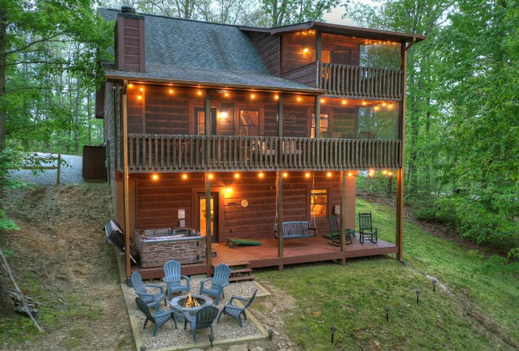 ENJOYABLE Cabin with Game Room & Hot tub & Firepit, Blue Ridge (updated ...